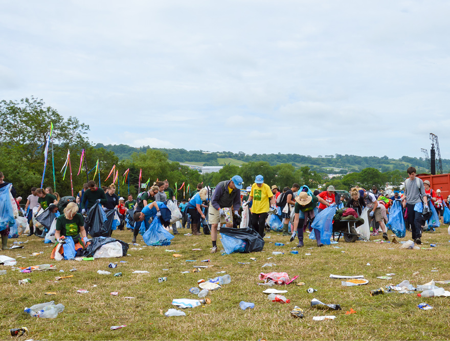Glastonbury: The Clean-up Begins - metroSTOR
